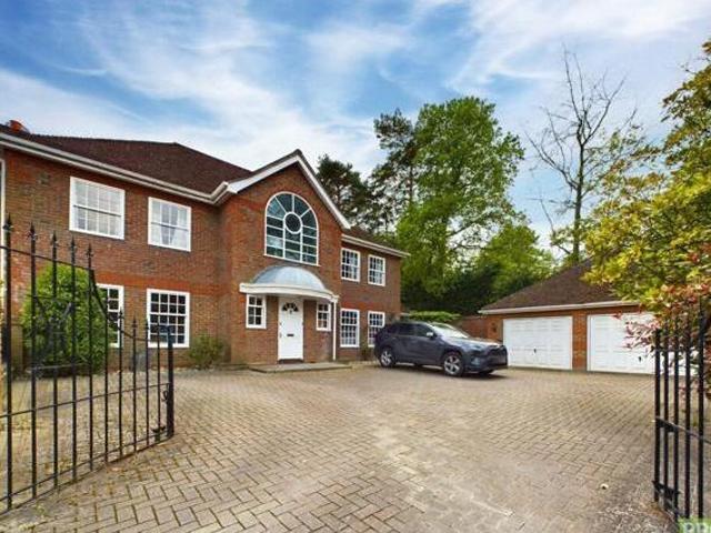 5 Bedroom Detached House For Rent In Crowthorne, Berkshire