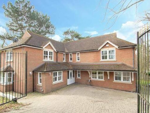5 bedroom detached house for rent in Arbour Lane Chelmsford CM1