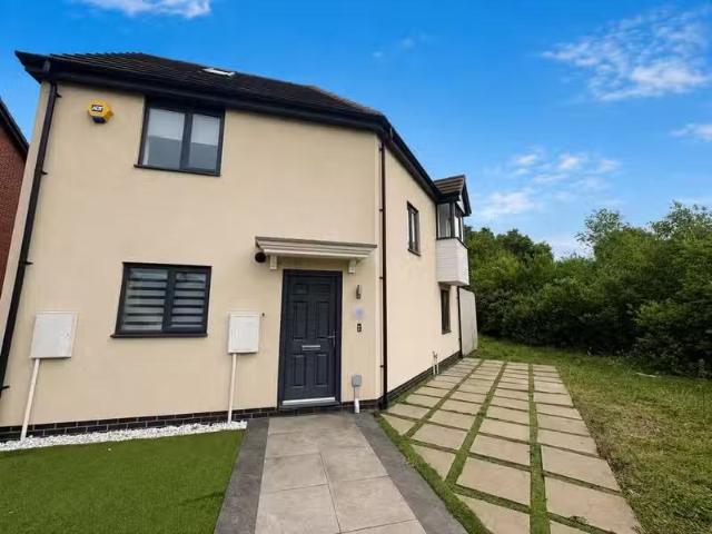 5 bedroom detached house for rent in Argyll Way, Smethwick, B66