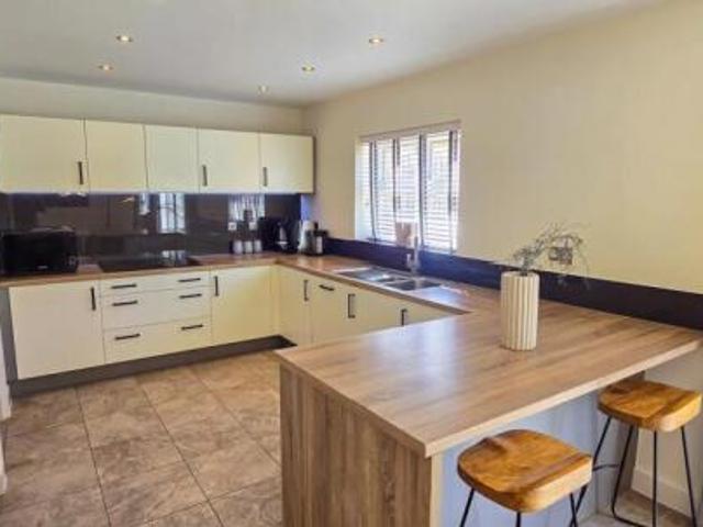 5 bedroom detached house for rent in Ashtree Croft Grove, Micklefield, LEEDS, LS25