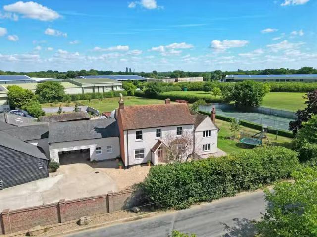 5 bedroom detached house for rent in Boxted Road, Great Horkes.