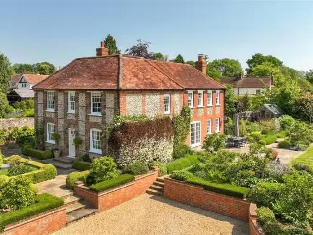 5 bedroom detached house for rent in Ballinger, Great Missende.