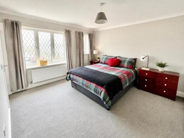 5 bedroom detached house for rent in Barnwell Crescent, Harrogate, HG2