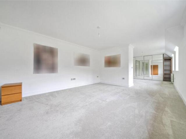 5 bedroom detached house for rent in Bears Lane, Great Chart, Ashford, Kent, TN23