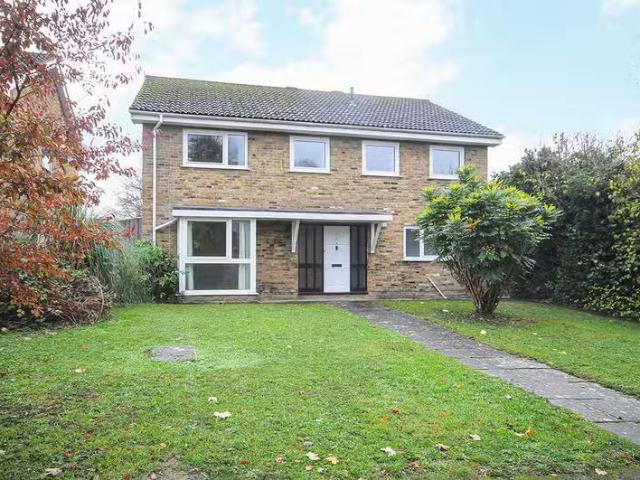 5 bedroom detached house for rent in Beechwood Close, Exning.