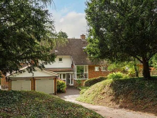 5 bedroom detached house for rent in Beech Road Reigate 6 MONTH LET RH2
