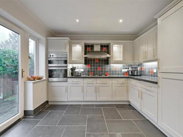 5 bedroom detached house for rent in Bell Barn Road, Bristol, Somerset, BS9