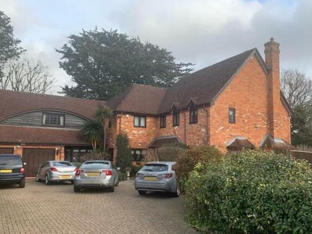5 Bedroom Detached House For Rent In Berkshire