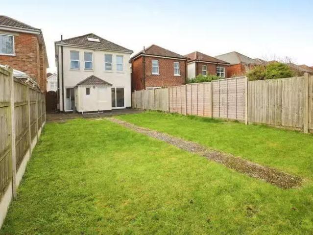 5 bedroom detached house for rent in Bingham Road, Bournemouth.