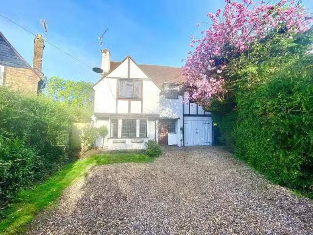 5 bedroom detached house for rent in Blackwater, GU17