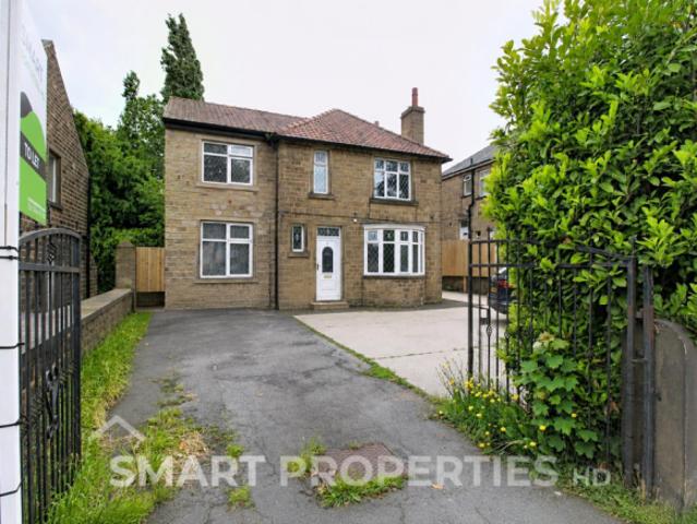 5 bedroom detached house for rent in Blackmoorfoot Road, Huddersfield, HD4