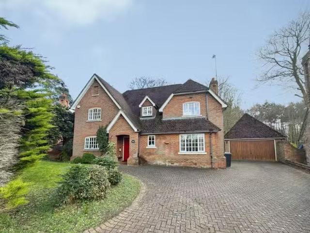 5 bedroom detached house for rent in Bracken Lane, Welwyn, AL6