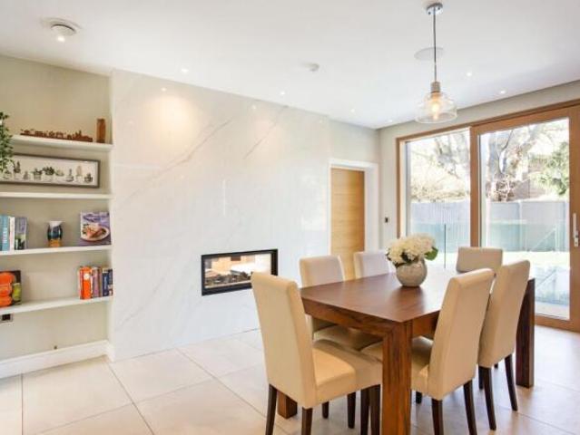 5 bedroom detached house for rent in Bramcote Road, Putney Heath, SW15