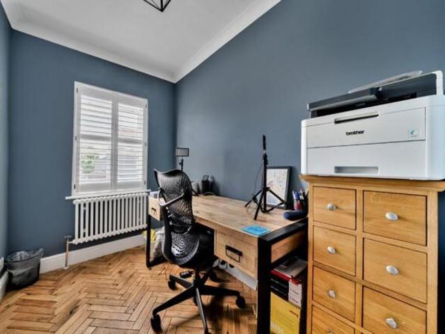 5 bedroom detached house for rent in Burcharbro Road, Abbey Wood, London, SE2