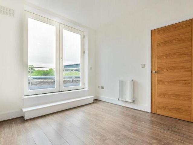 5 bedroom detached house for rent in Bushmill Close, Manchester, M20