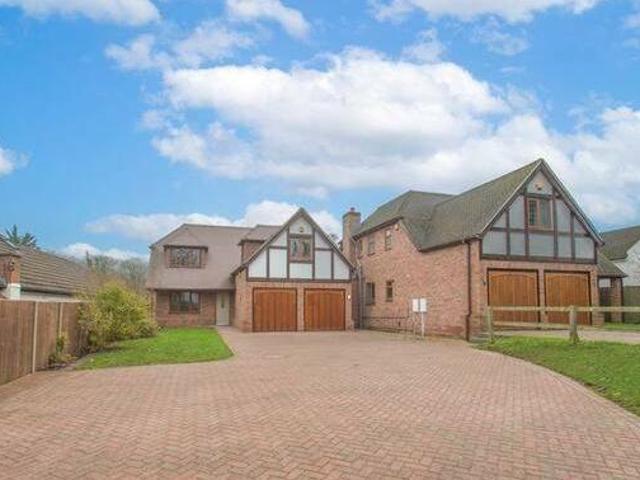 5 bedroom detached house for rent in Gorsewood Road Longfield DA3