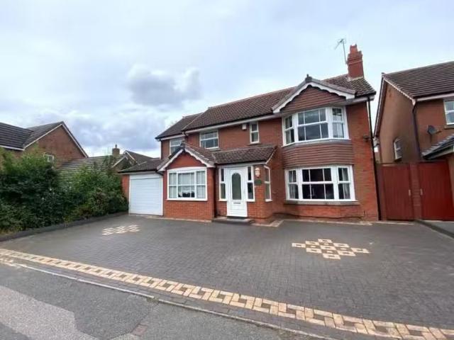 5 bedroom detached house for rent in Glaston Drive, Hillfield.
