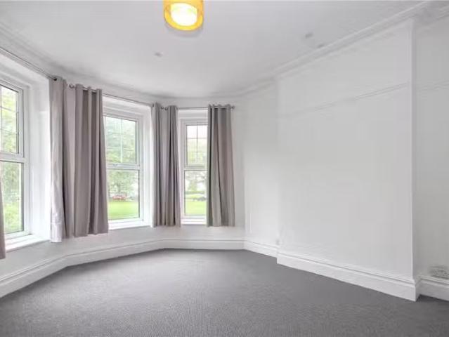5 bedroom detached house for rent in Gloucester Road, Horfield.
