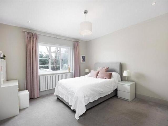 5 bedroom detached house for rent in Granard Avenue, London, SW15