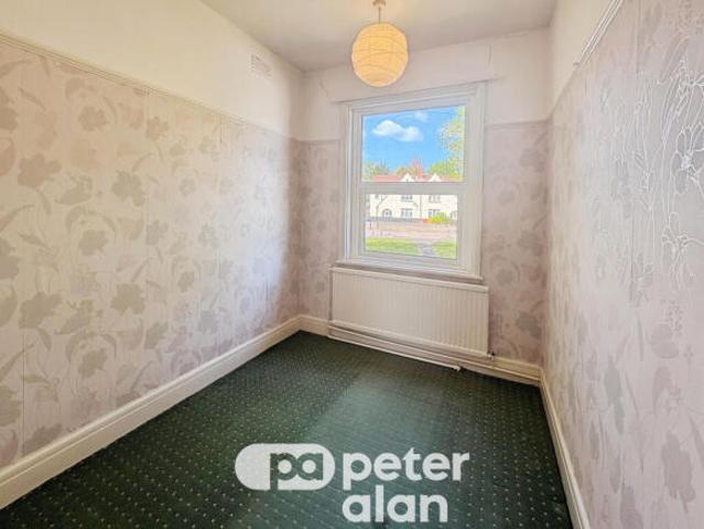 5 bedroom detached house for rent in Grand Avenue, CF5