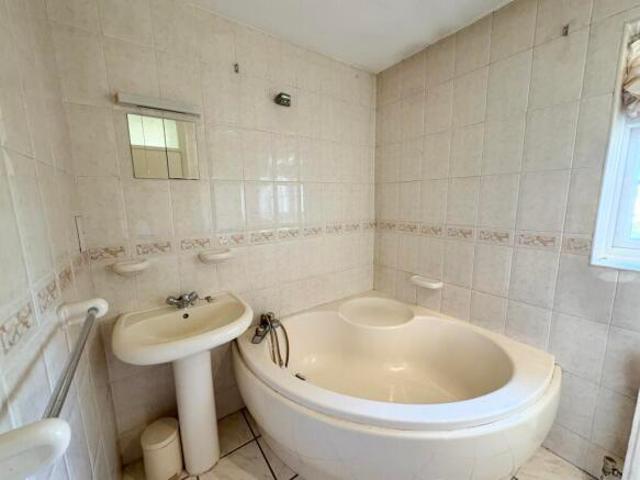 5 bedroom detached house for rent in Grange Close, Ingrave, CM13