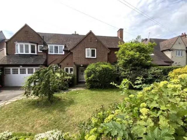 5 bedroom detached house for rent in Greenhill Road, Sutton Co.