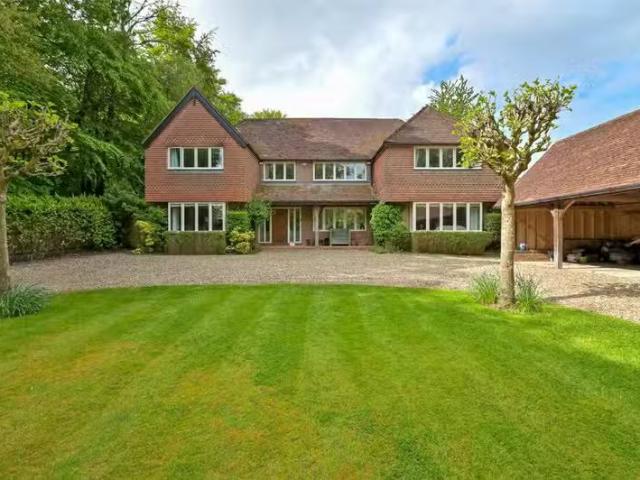 5 bedroom detached house for rent in Doggetts Wood Lane, Chalf.