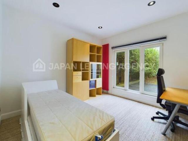 5 bedroom detached house for rent in Daniel Road, London, W5