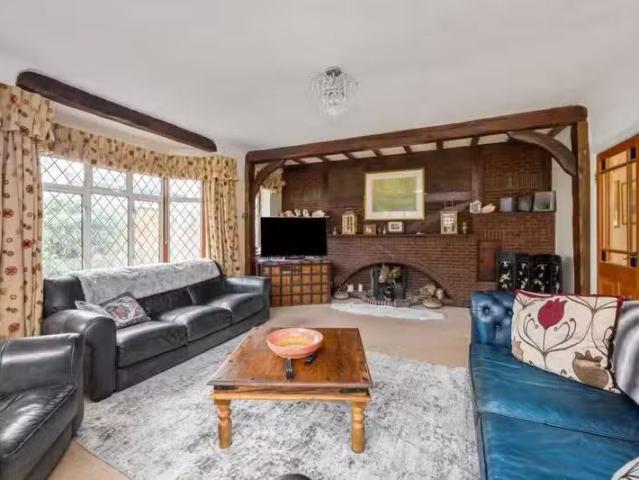 5 bedroom detached house for rent in Dean Court Road, Rottingd.