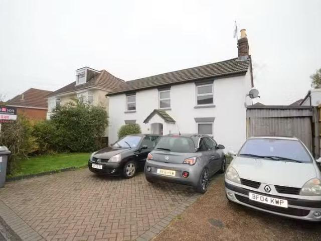 5 bedroom detached house for rent in Denmark Road, Winton, Bou.