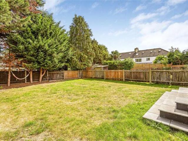 5 bedroom detached house for rent in Derwent Avenue, London, SW15