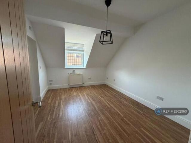 5 bedroom detached house for rent in Dingley Road, Huddersfield, HD3