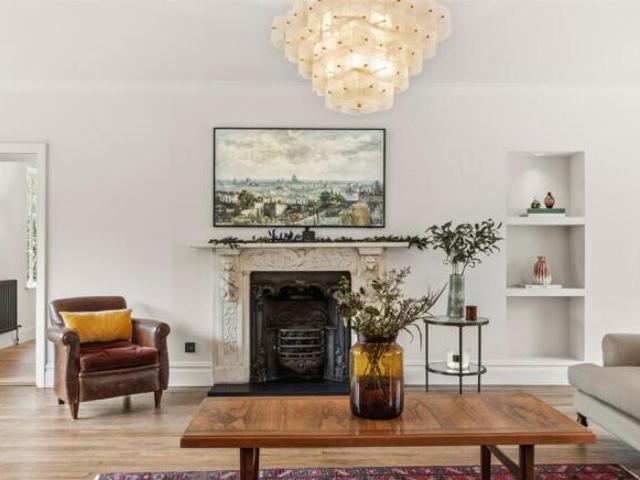 5 bedroom detached house for rent in Ellerton Road, London, SW20