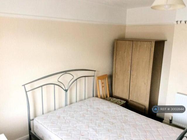 5 bedroom detached house for rent in Evelyn Road, Bournemouth, BH9