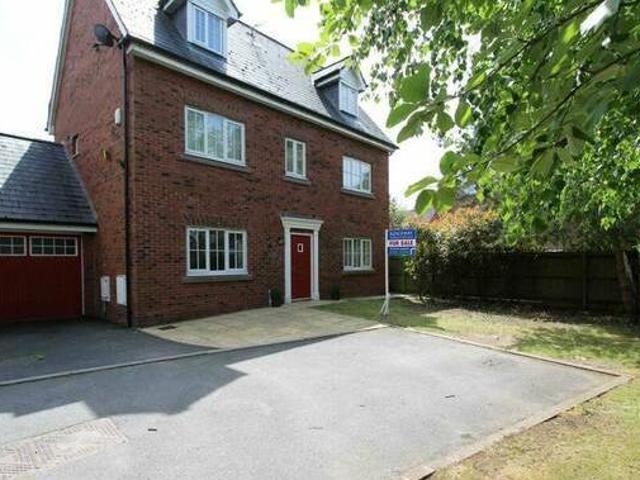 5 bedroom detached house for rent in Farcroft Close Lymm WA13