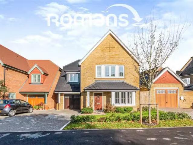 5 bedroom detached house for rent in Featherfall Road, Crookha.