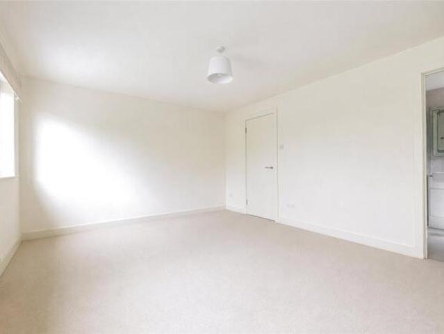 5 bedroom detached house for rent in Hopkins Close, Cambridge, Cambridgeshire, CB4