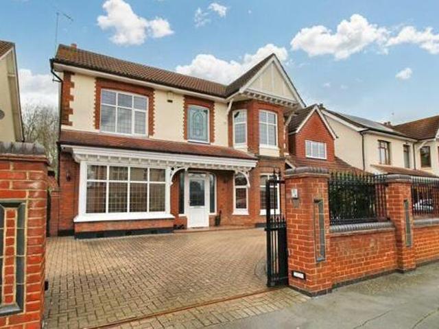 5 Bedroom Detached House For Rent In Hornchurch