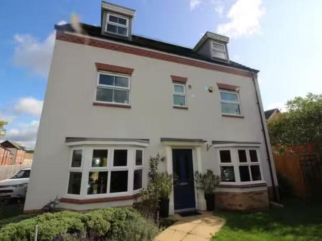 5 bedroom detached house for rent in Hayling Drive, Birmingham.
