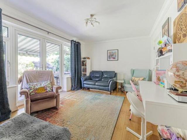 5 bedroom detached house for rent in Hampden Way, Watford, Hertfordshire, WD17