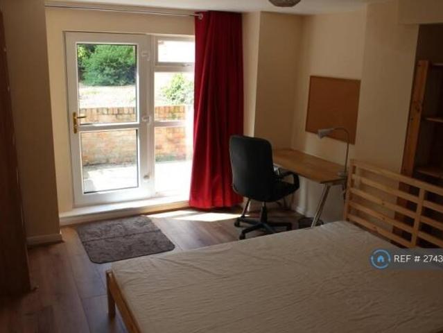 5 bedroom detached house for rent in Harrington Drive, Nottingham, NG7