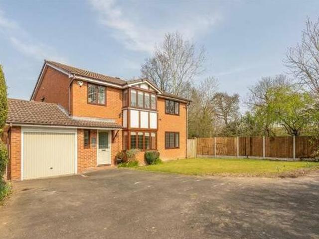 5 bedroom detached house for rent in Hartington Close Dorridge B93