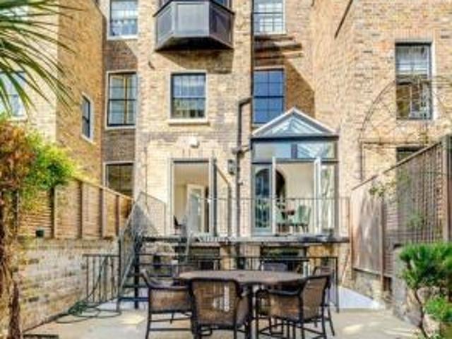 5 bedroom detached house for rent in Hereford Road W2