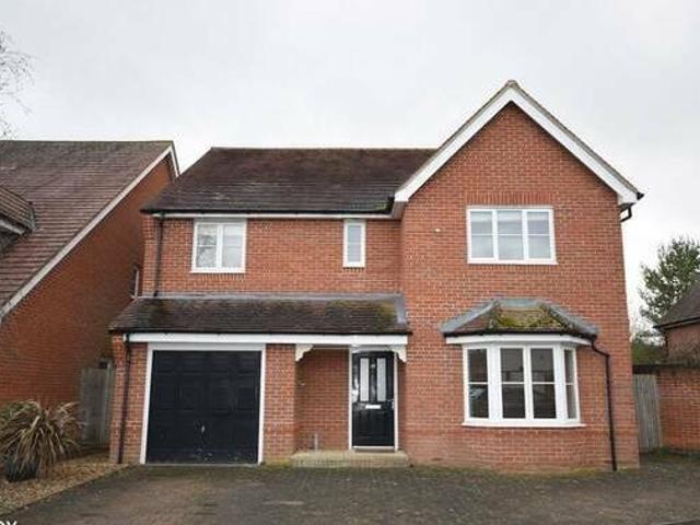5 bedroom detached house for rent in Hermitage Green Hermitage RG18