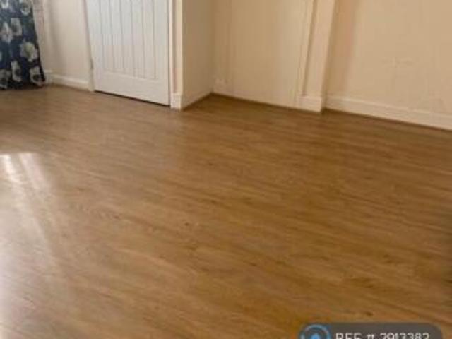 5 bedroom detached house for rent in Hillborough Road, Luton, LU1