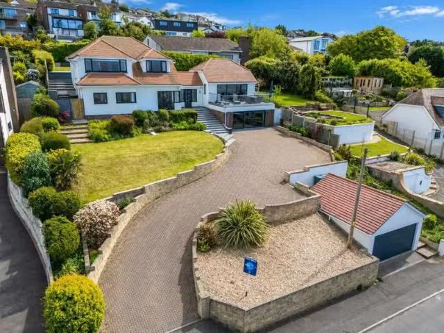 5 bedroom detached house for rent in Hillside Road, Portishead.