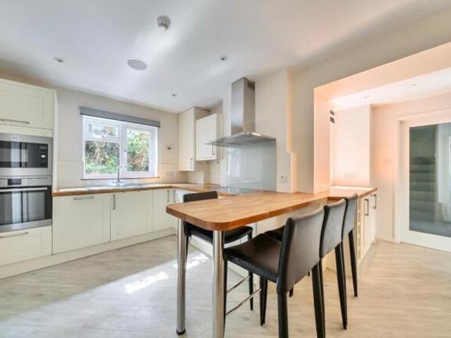 5 bedroom detached house for rent in Oakhill Road, Sevenoaks, Kent, TN13