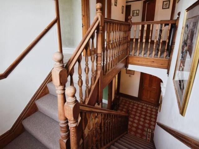 5 bedroom detached house for rent in Oaklands Road, Bedford, MK40
