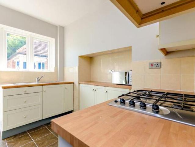 5 bedroom detached house for rent in Old Palace Road, Guildford, GU2