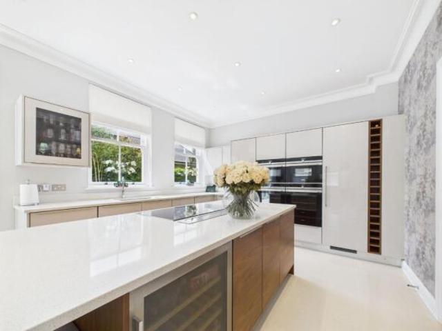 5 bedroom detached house for rent in Oldfield Road, Bickley, BR1